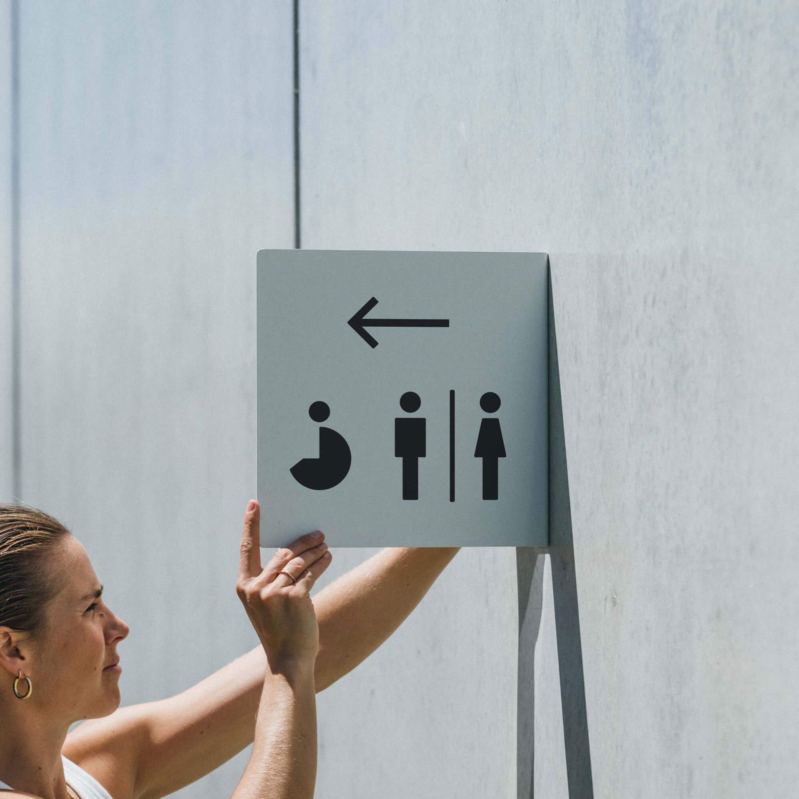 Big Round Sign – Modern Storefront Wall Sign – George and Willy