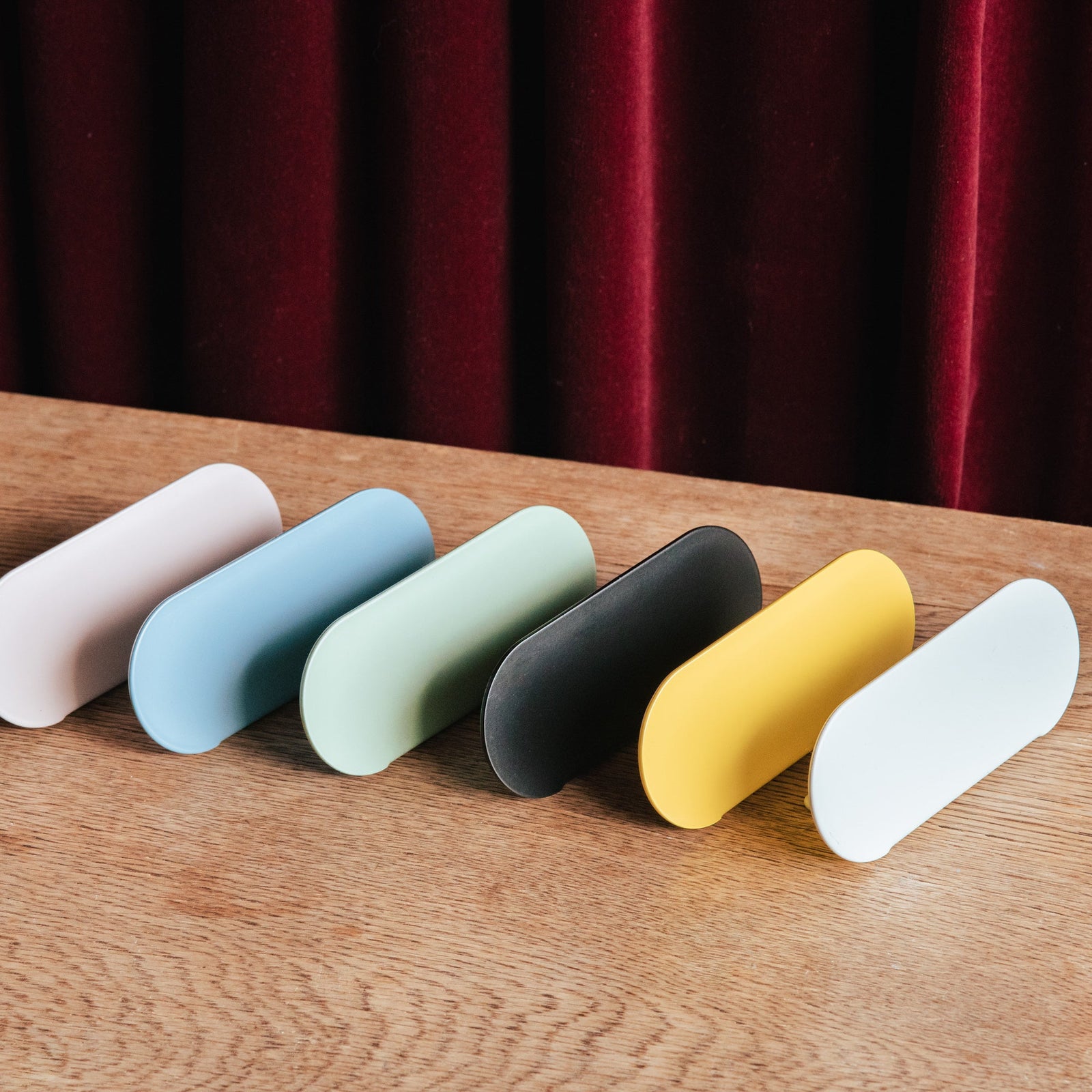 Curve Counter Sign Displays | George & Willy