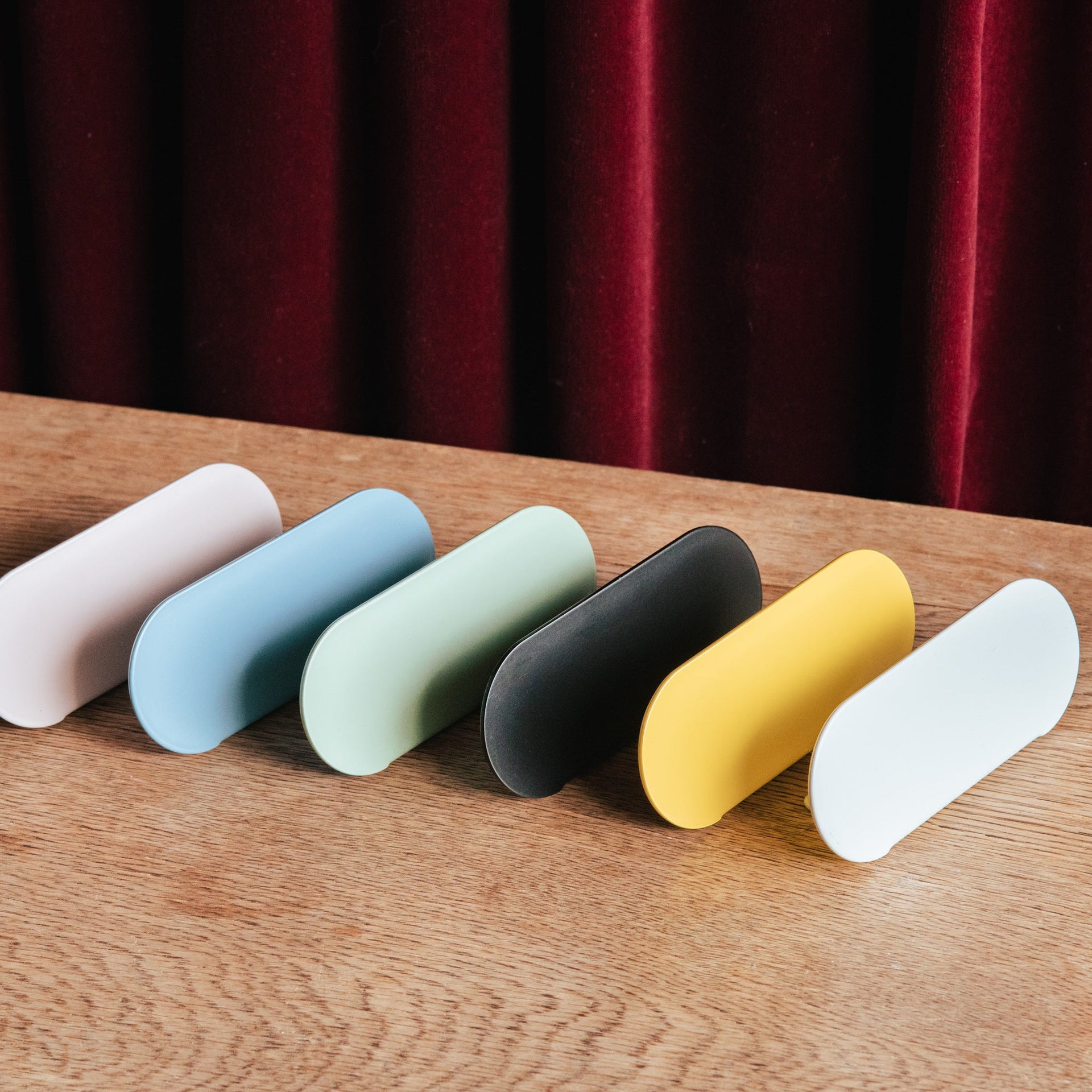 Curve Counter Sign Displays | George & Willy