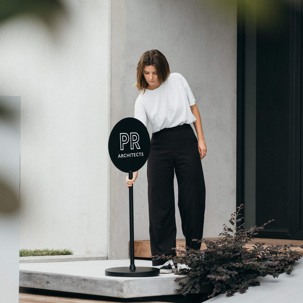 Standing Signs & Freestanding Business Signage | George & Willy