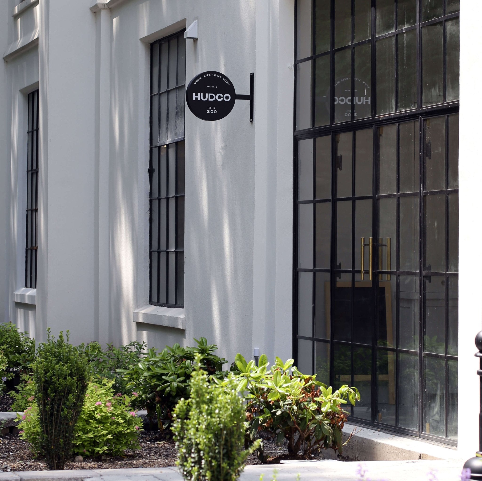 Blade Signs | Wall Signs | George & Willy – George and Willy